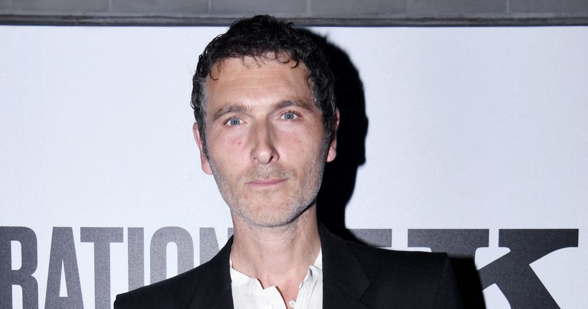 Simon Buret (chanteur du groupe AaRON) - La génération IKKS présente sa ...