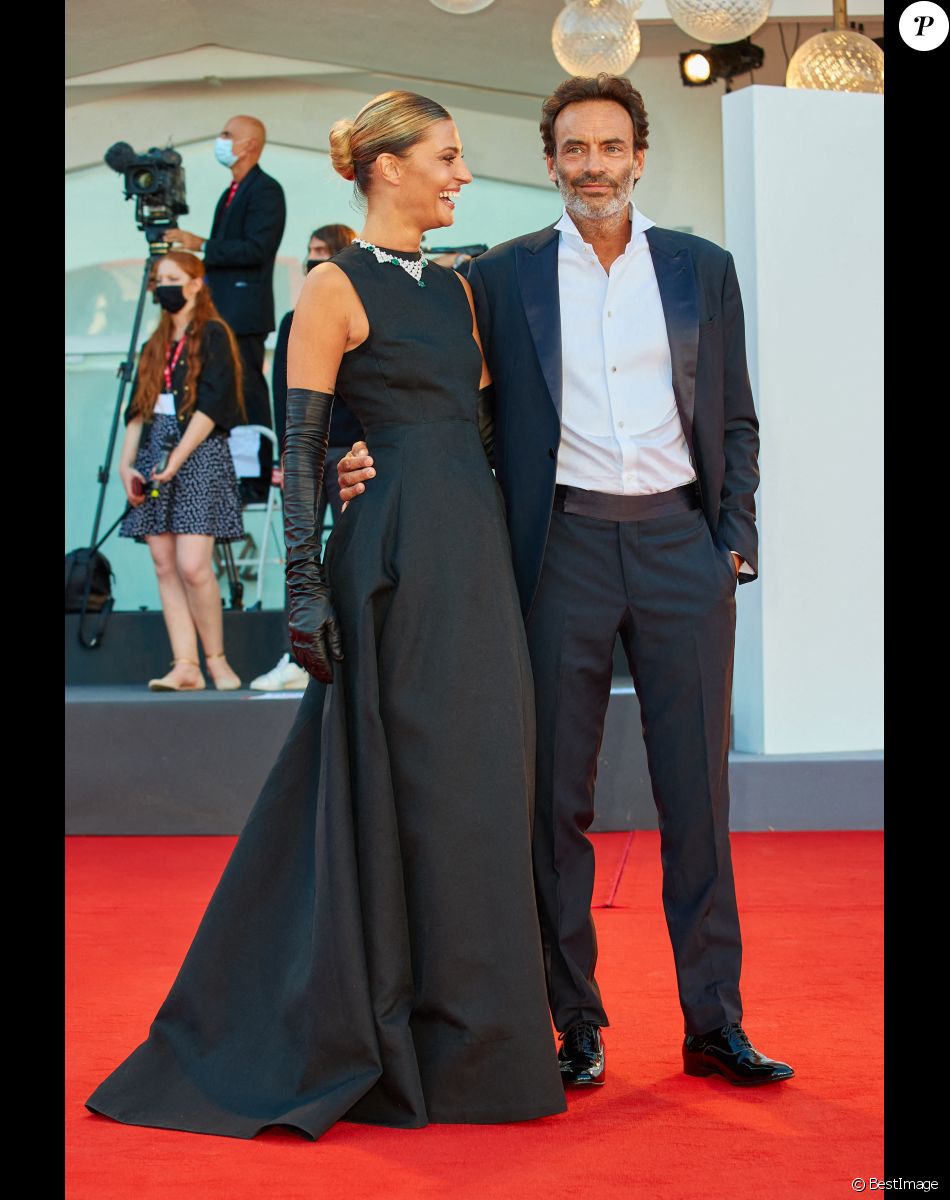 Anthony Delon et Sveva Alviti fous d'amour : le couple se prend en ...