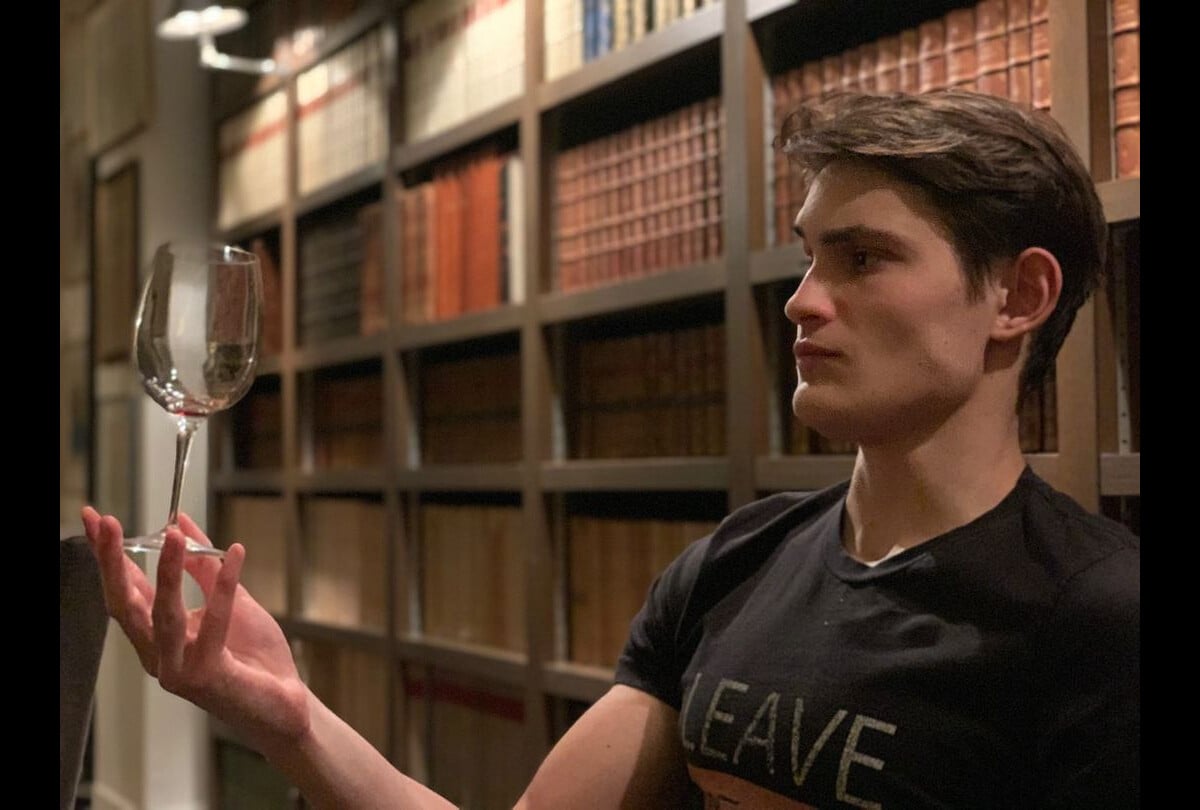 Photo : Aurélien Enthoven, le fils de Carla Bruni et Raphaël Enthoven ...