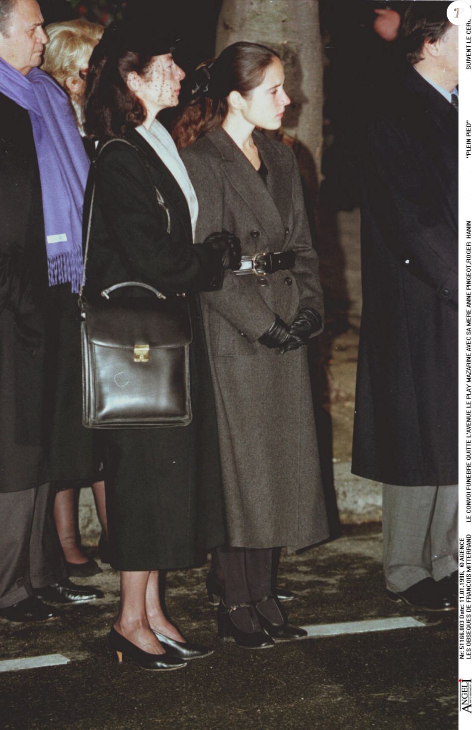 Mazarine et Anne Pingeot lors des obsèques de François Mitterrand en ...