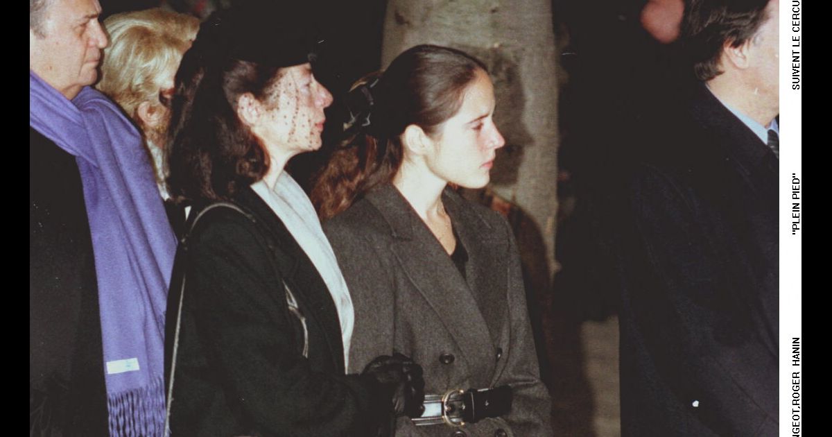 Mazarine et Anne Pingeot lors des obsèques de François Mitterrand en ...
