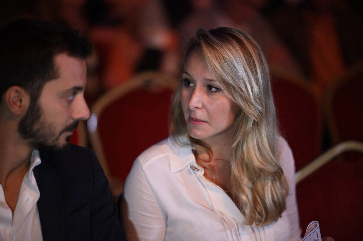 Photo : Marion Maréchal et Vincenzo Sofo lors d'une conférence à Paris ...