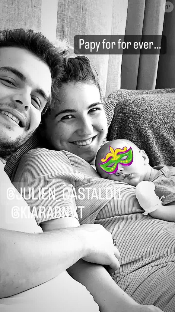 Vidéo : Simon Castaldi et sa compagne Kiara avec leur fils Elio ...