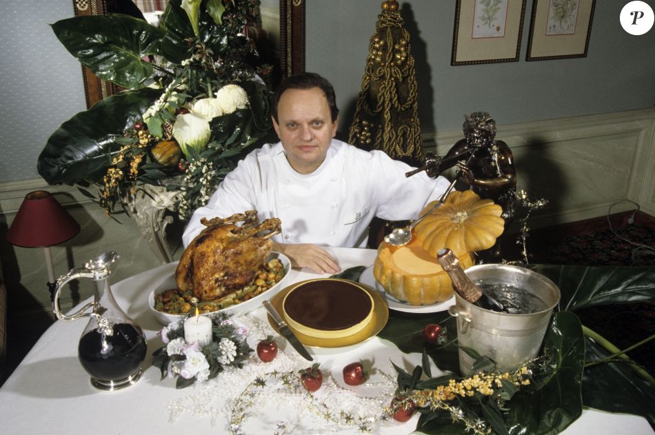 Archives - En France, à Paris, portrait de Joël ROBUCHON dans la salle ...