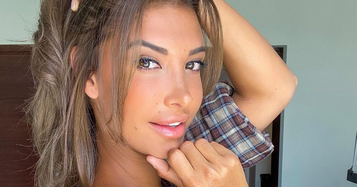 Mélanie Dedigama prend la pose sur Instagram - Purepeople