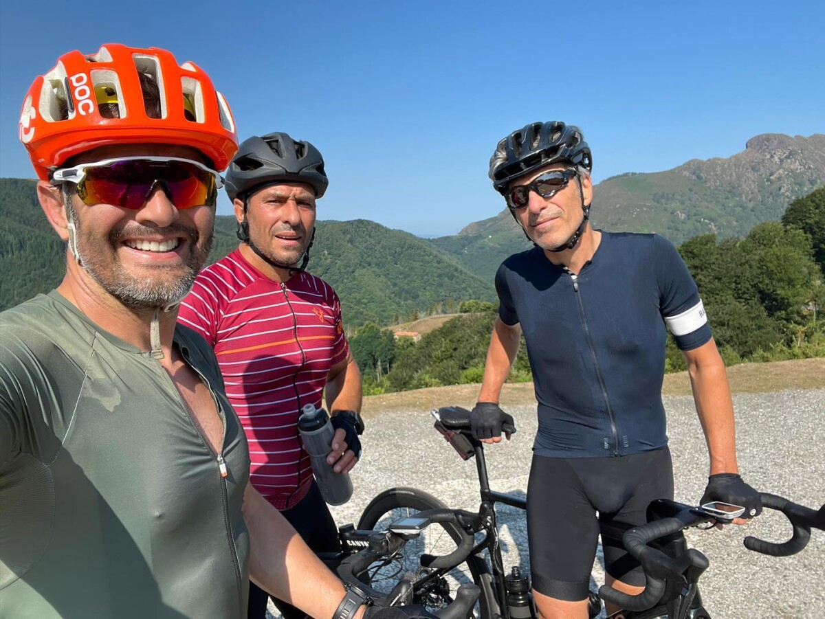 Vidéo : Bixente Lizarazu, son frère Peyo et un ami - Purepeople