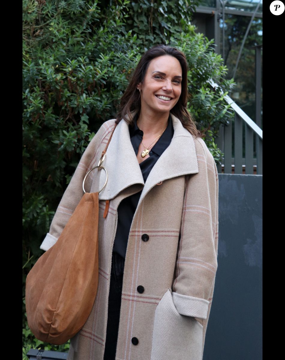 Julia Vignali : Petit top décolleté et visage au naturel, la compagne ...