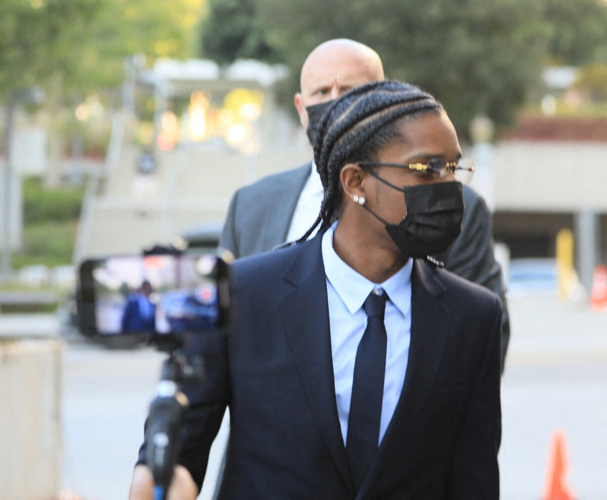 Photo : ASAP Rocky en costume arrive au tribunal de Los Angeles ...