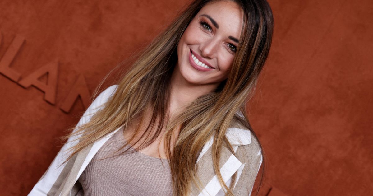 Delphine Wespiser, Miss France 2012 au village (jour 10) lors des ...