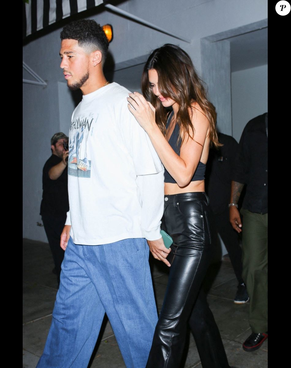 Kendall Jenner et son boyfriend Devin Booker : crop top sexy et pantalon en cuir, elle sort le ...