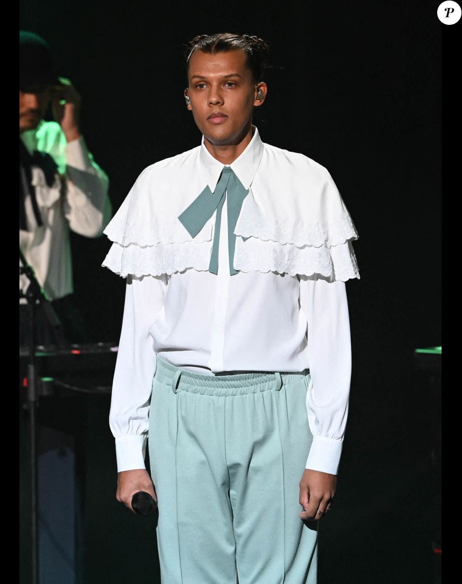 Stromae papa : coupe au bol et look impeccable, son fils de 3 ans a ...