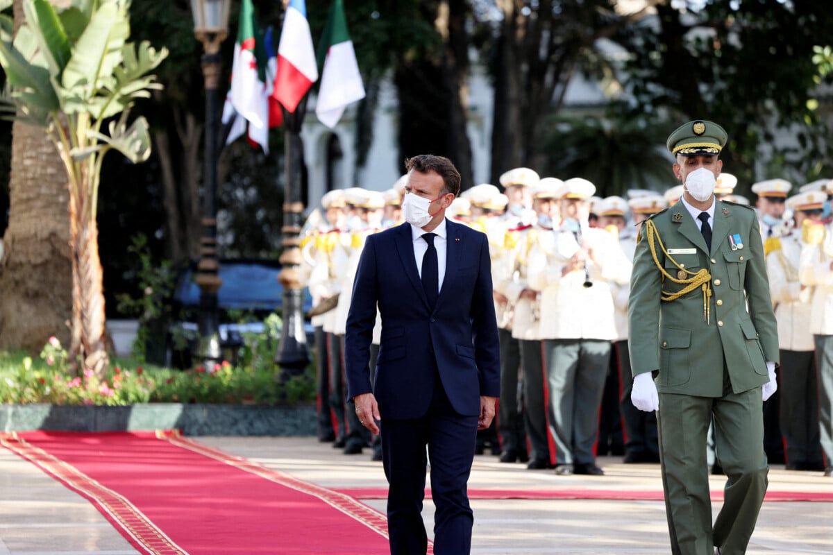 Photo : Le président Emmanuel Macron rencontre le président de l ...