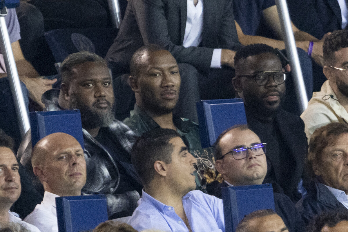 Photo : Mokobe du groupe 113 - People assistent au match aller de la ...