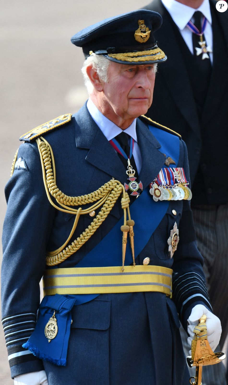 Le roi Charles III d'Angleterre - Procession cérémonielle du cercueil ...