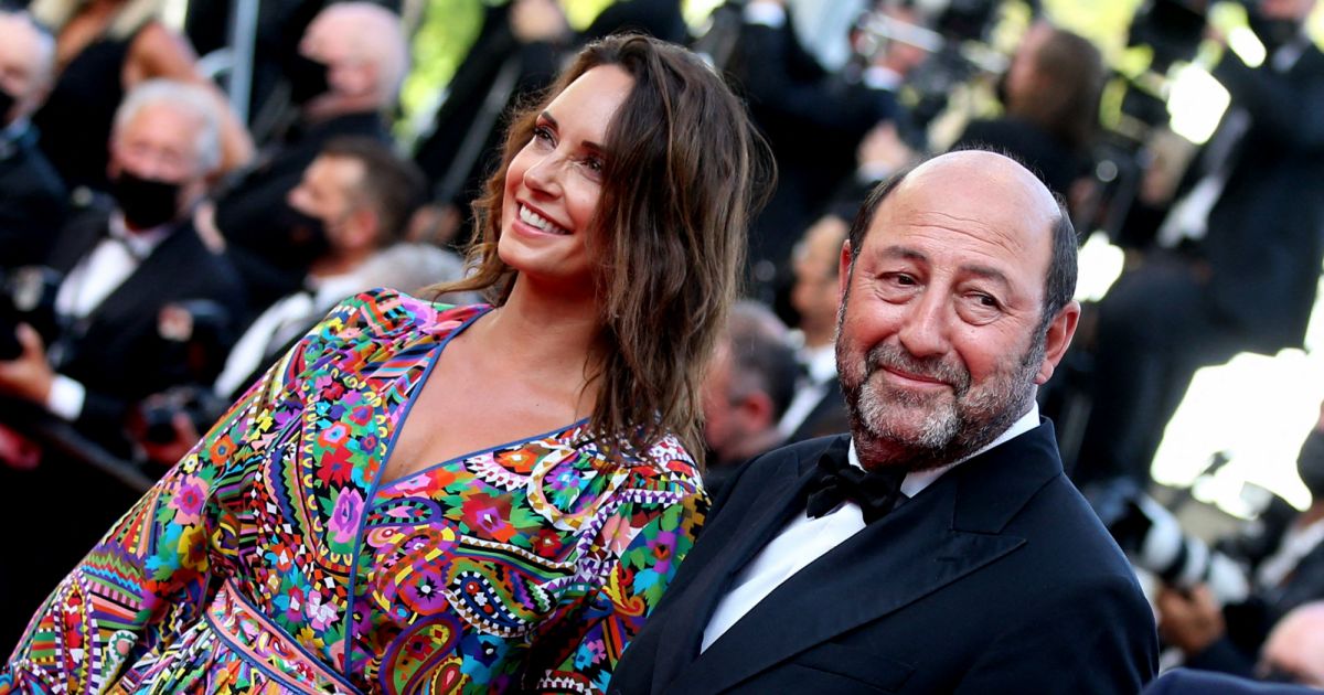 Kad Merad et sa compagne Julia Vignali - Montée des marches du film OSS ...