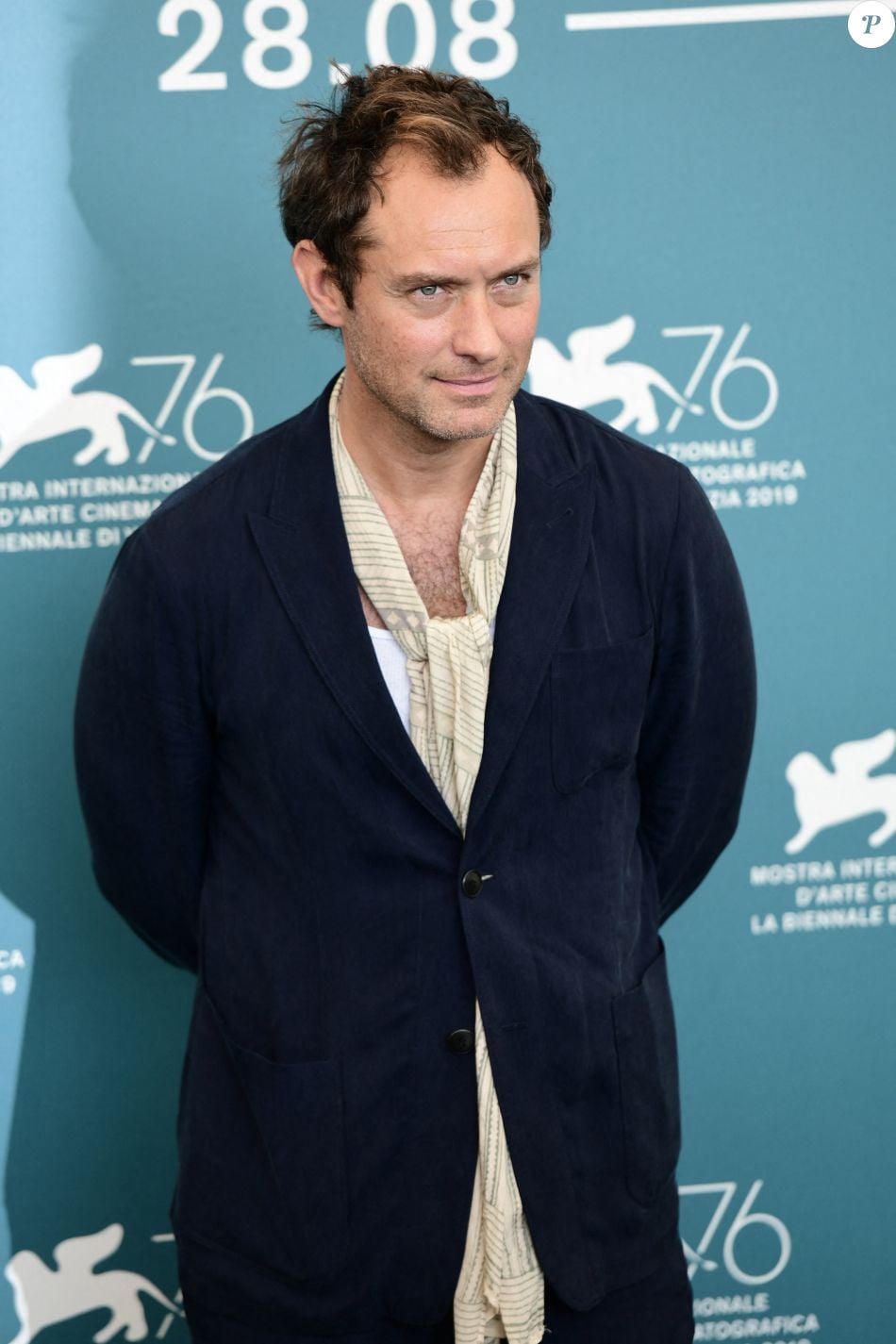 Jude Law - Photocall de la série The New Pope lors du 76ème Festival du ...