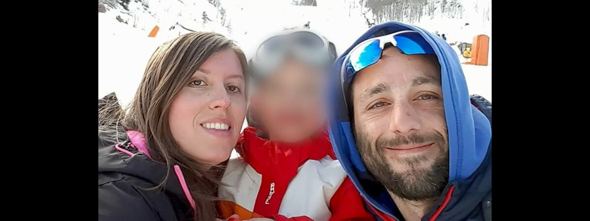 Photo : Louis, avec ses parents Delphine et Cédric Jubillar - Purepeople