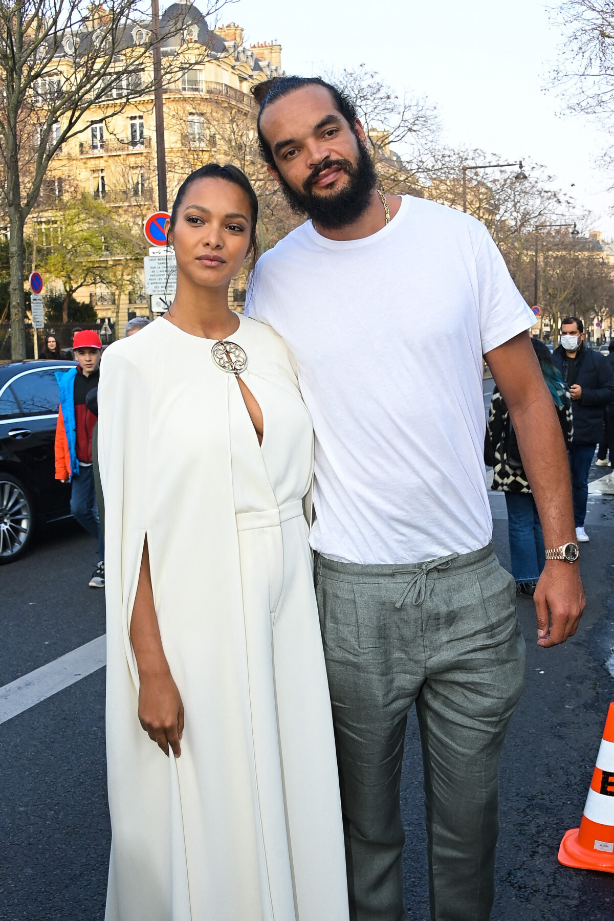 Photo : Joakim Noah et sa compagne Lais Ribeiro - Arrivées au défilé ...