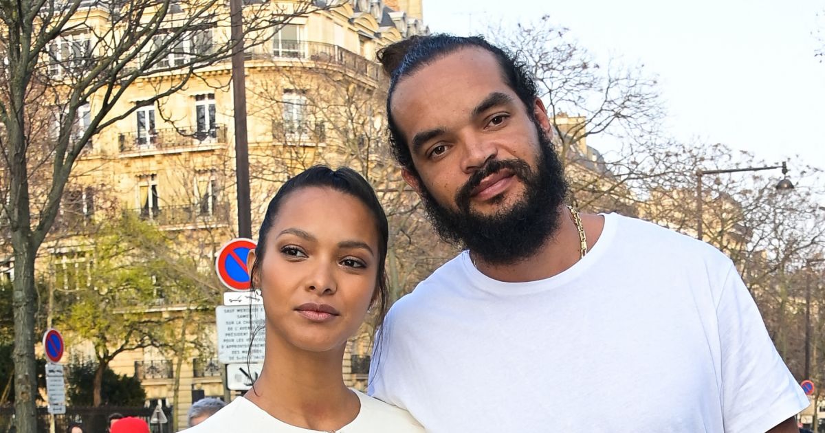 Joakim Noah et sa compagne Lais Ribeiro - Arrivées au défilé Elie Saab ...