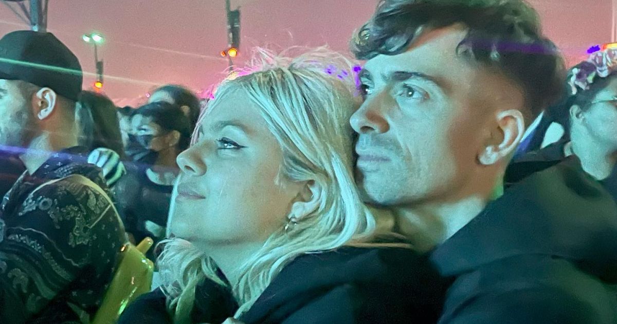 Louane avec son compagnon Florian Rossi au festival de Coachella ... Louane avec son compagnon Florian Rossi au festival de Coachella ...