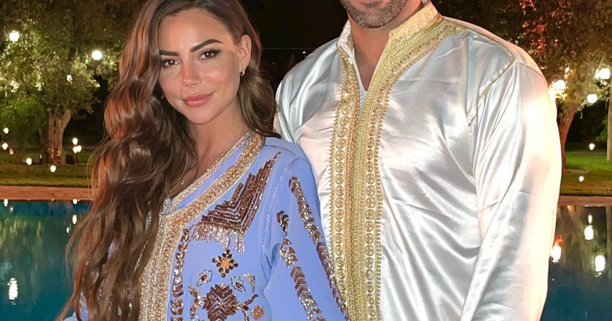 Adil Rami et Léna Guillou en vacances au Maroc. - Purepeople