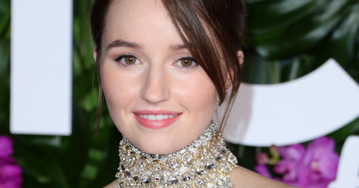 Kaitlyn Dever - Première du film Ticket To Paradise à Los Angeles, le ...