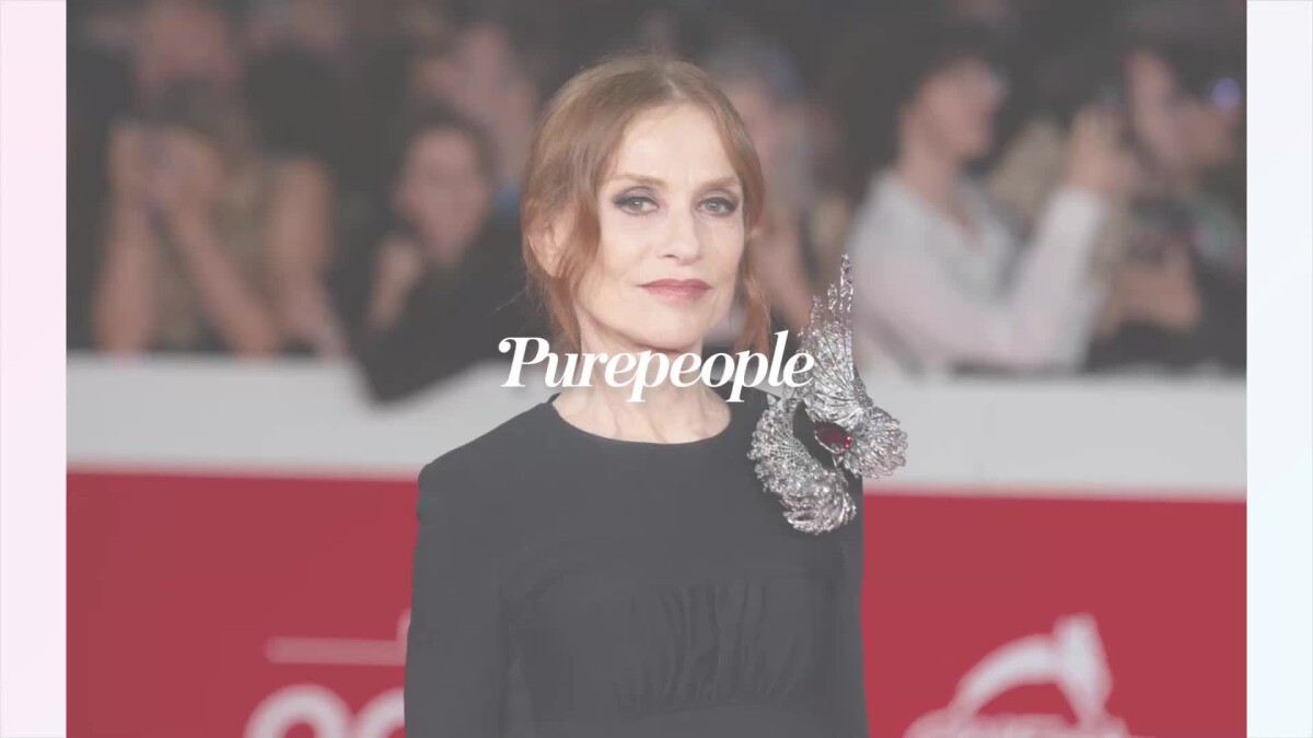 Vidéo : Isabelle Huppert figée dans une robe ultra moulante, Louis ...