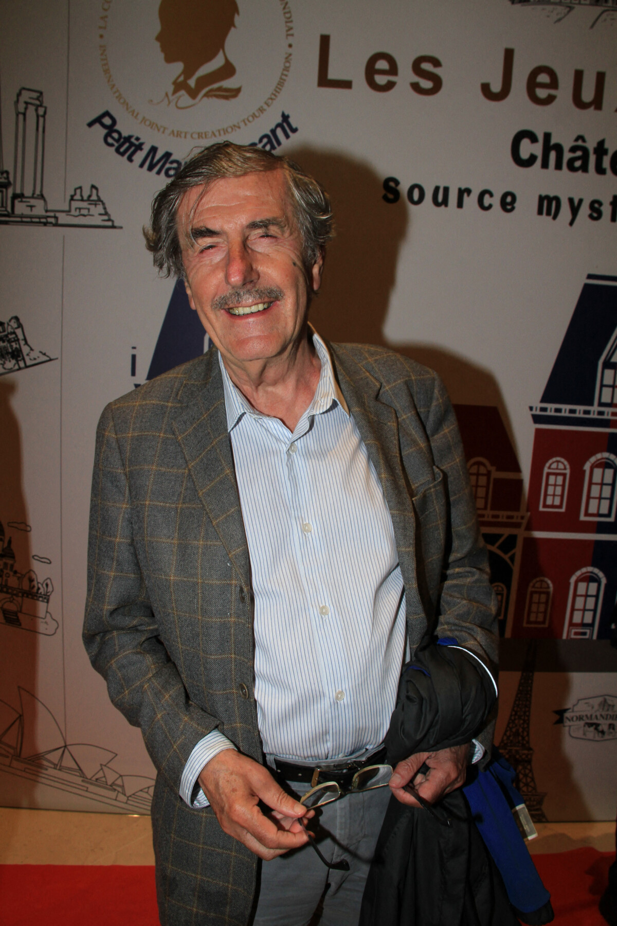 Photo : Bernard Menez au vernissage de l'exposition "Jeux Artistiques ...