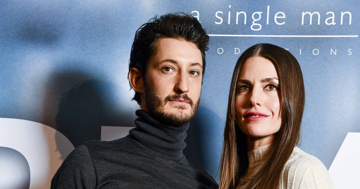 Pierre Niney et sa compagne Natasha Andrews à la première du film Goliath au cinéma UGC ...