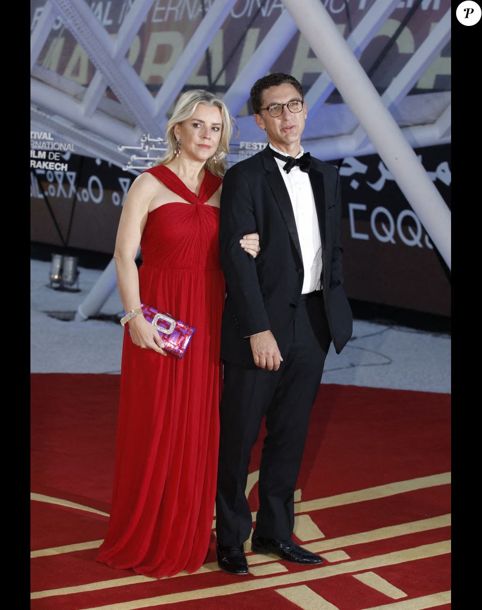Virginie Efira dévoile son ventre au bras de Niels Schneider, Laurent ...