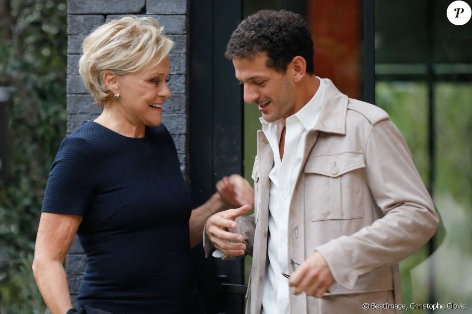 Exclusif -Muriel Robin, Vincent Dedienne - Sketch Le permis de conduire ...