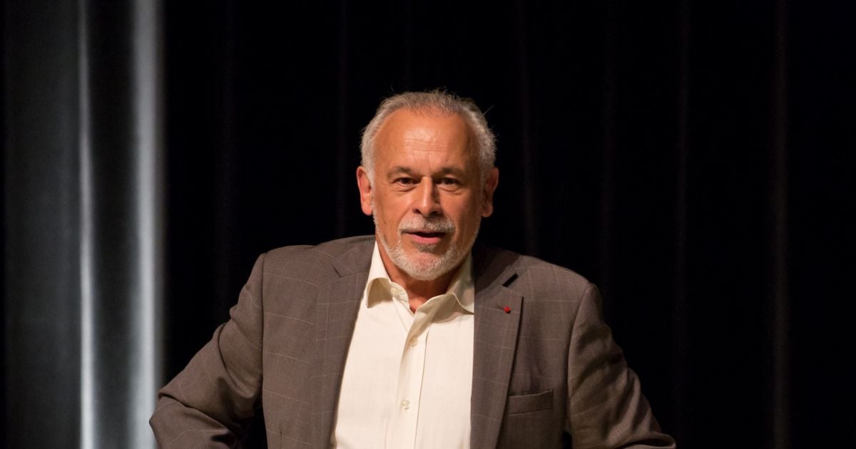 Exclusif - Francis Perrin fête ses 50 ans de carrière et revient sur ...