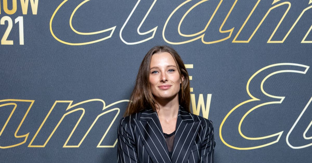 Ilona Smet - Photocall du défilé Etam Live Show 2021 à l'Opéra Garnier ...