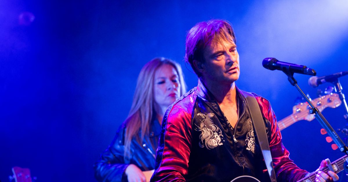 Exclusif - David Hallyday rend hommage à son père Johnny Hallyday, lors ...
