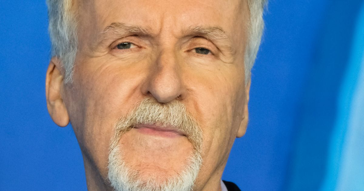 Director James Cameron à la première du film Avatar : The Way of Water ...