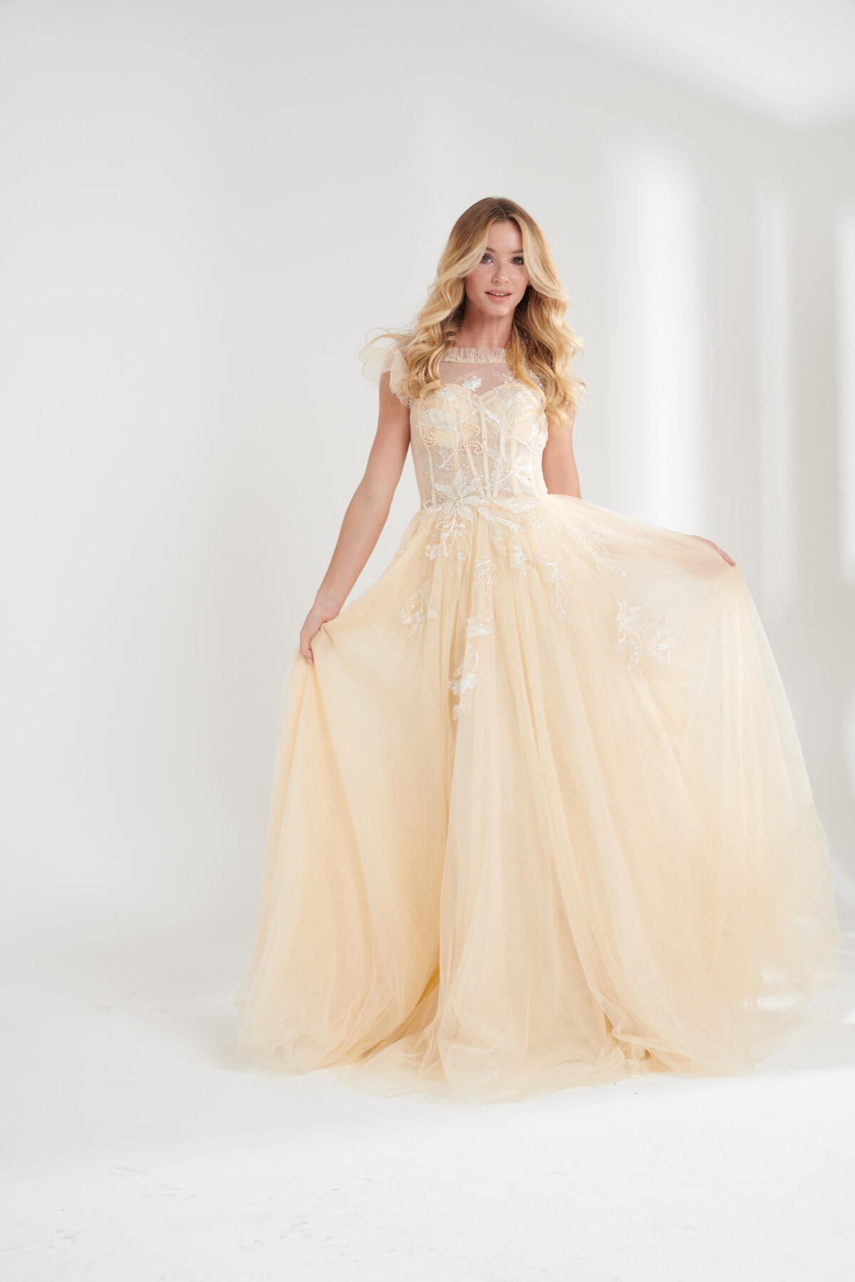 Photo : Flavy Barla, Miss Côte d'Azur en robe Christophe Guillarmé pour ...