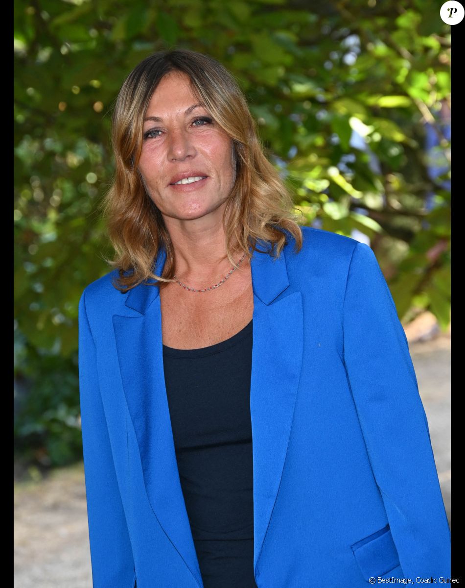 Mathilde Seigner vit loin de son mari : les avantages de cette relation ...