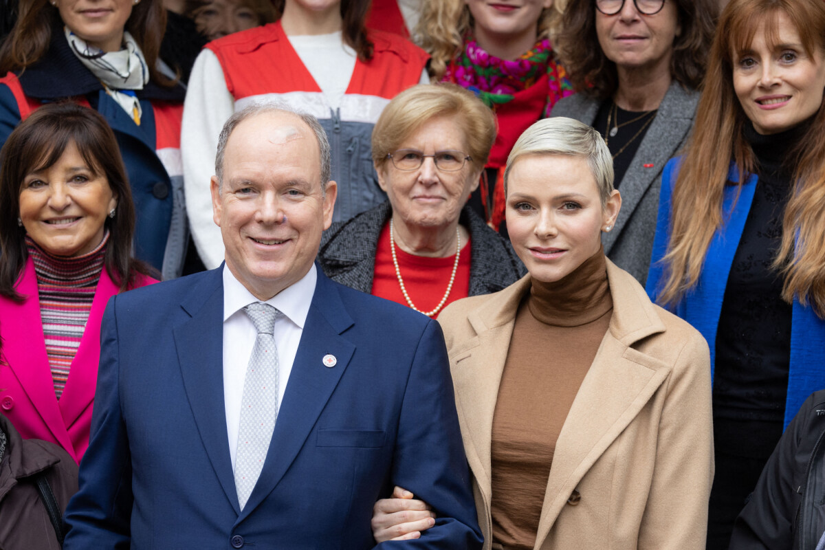 Photo : Le Prince Albert II et la princesse Charlène de Monaco assistent à la distribution des ...