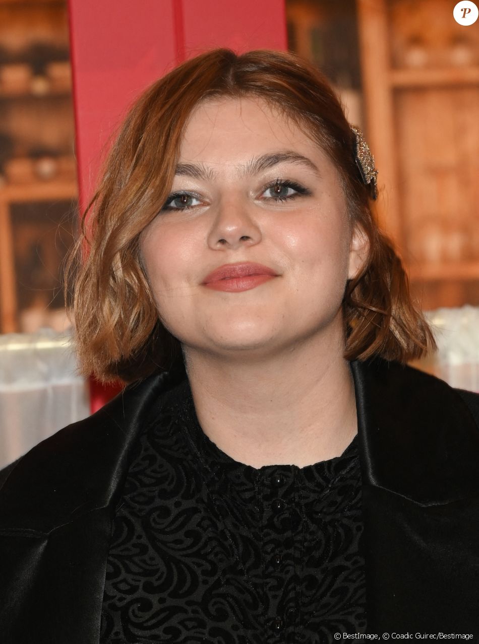 Louane - Avant-première du film Netflix Emily in Paris saison 3 au ...