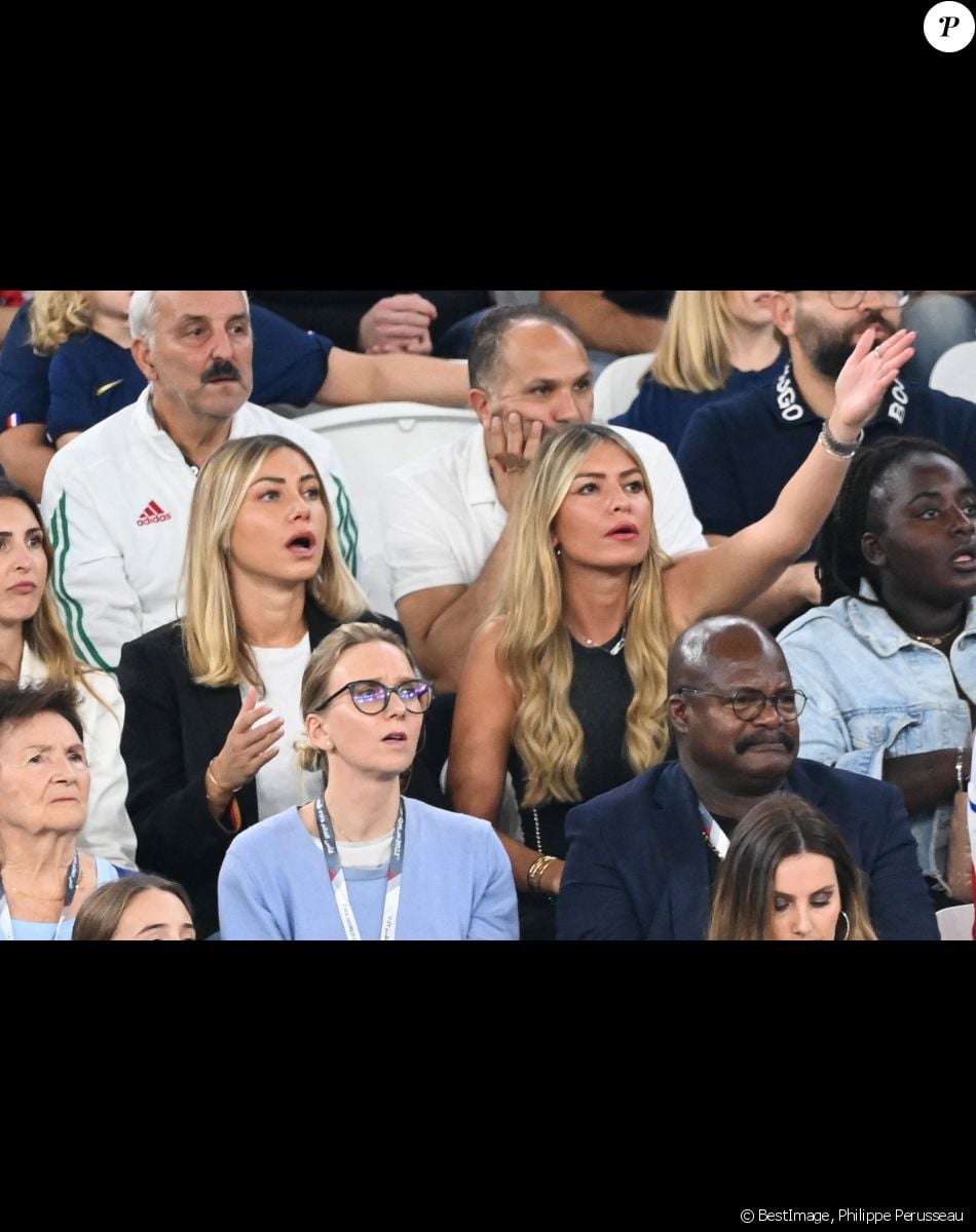Didier Deschamps : Sa belle-fille Mathilde, sublime en combi à sequins, s'offre un Noël très ...