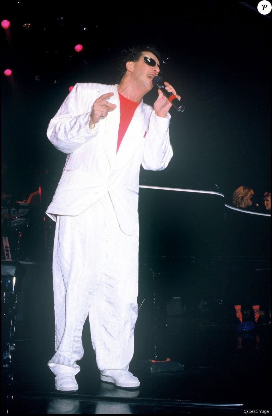 Archives - Gilbert Montagné sur scène lors d'un concert à l'Olympia en ...
