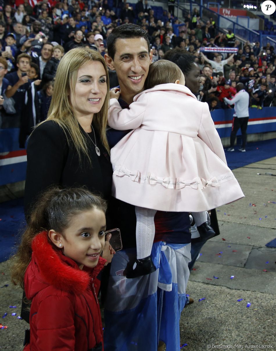 Angel Di María avec sa femme Jorgelina Cardoso et leurs filles - Le PSG ...