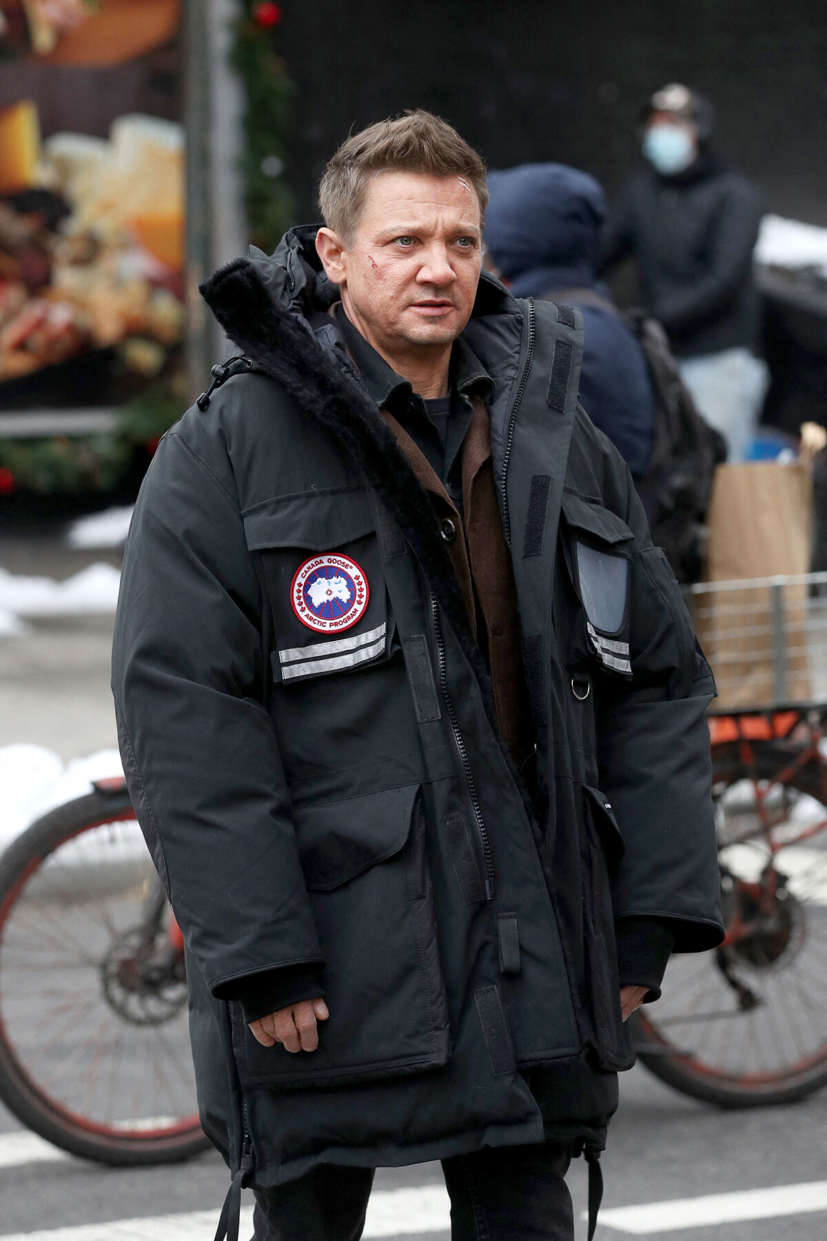 Photo : Jeremy Renner sur le tournage de la nouvelle série de Disney ...