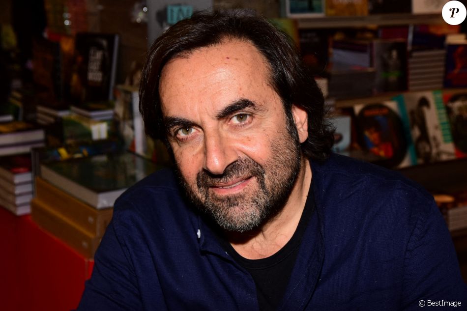 Exclusif - André Manoukian dédicace son livre Sur les routes de la ...