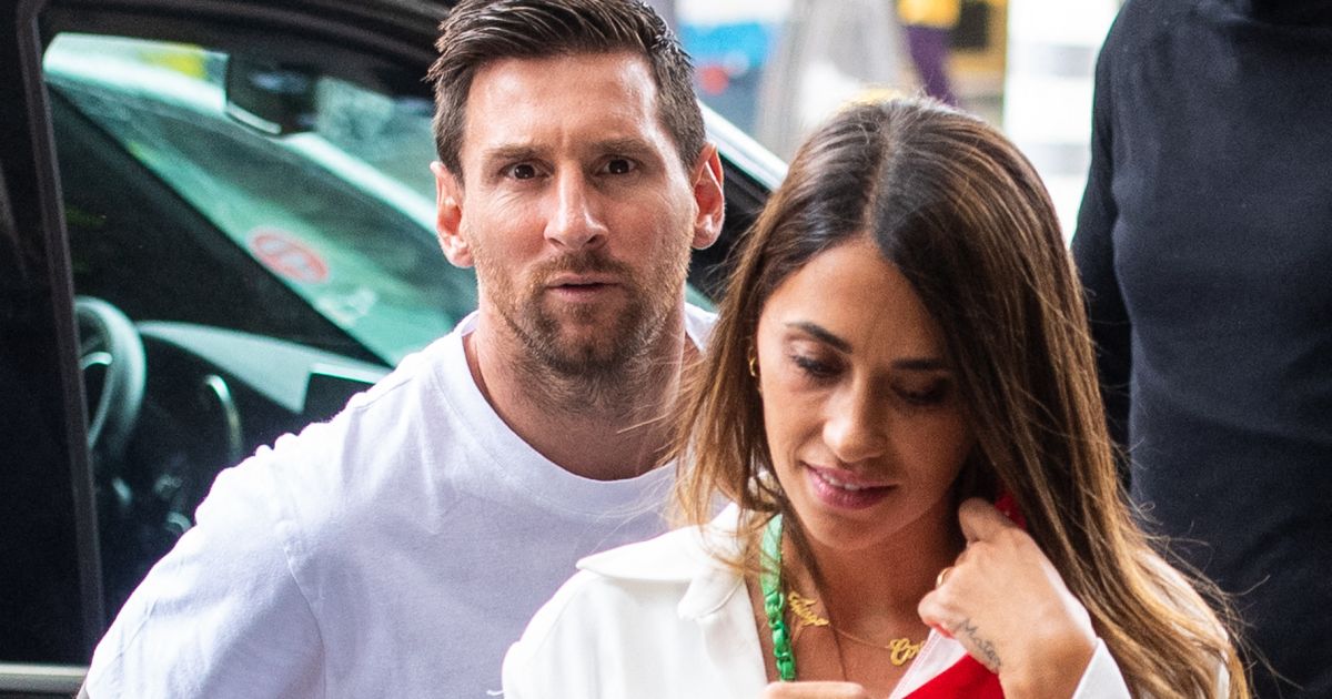 Exclusif - Antonella Roccuzzo (ensemble survêtement noir Adidas) sort ...