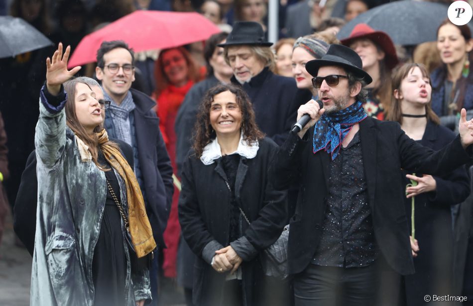 Kên Higelin et sa fille Kim, Izïa Higelin, sa mère Aziza Zakine, Arthur ...
