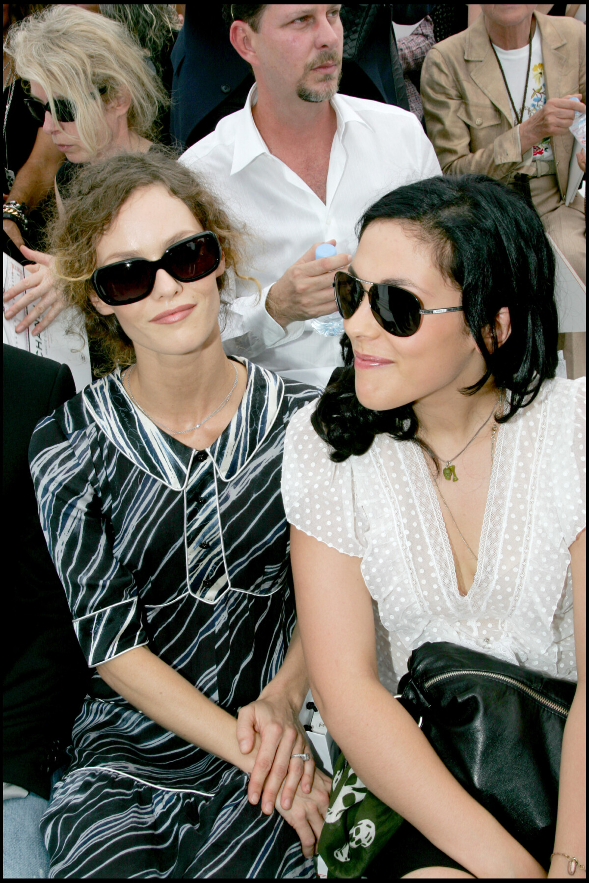 Photo : Alysson et Vanessa Paradis au défilé Chanel 2006-2007 à Paris ...