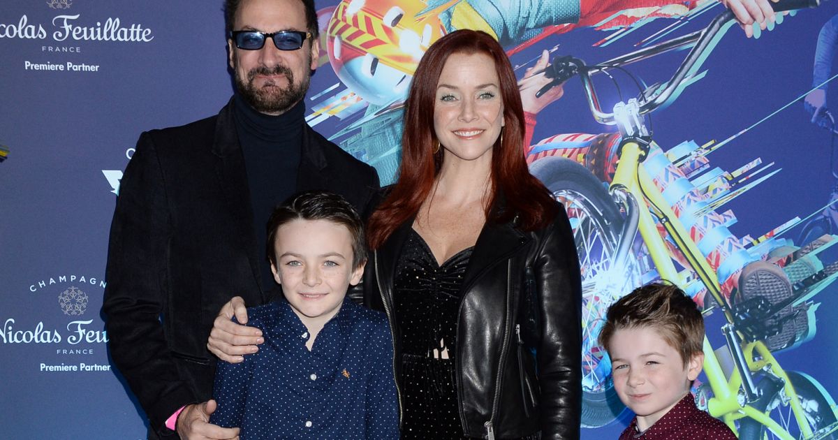 Annie Wersching avec son mari Stephen Full et leurs fils Freddie et ...