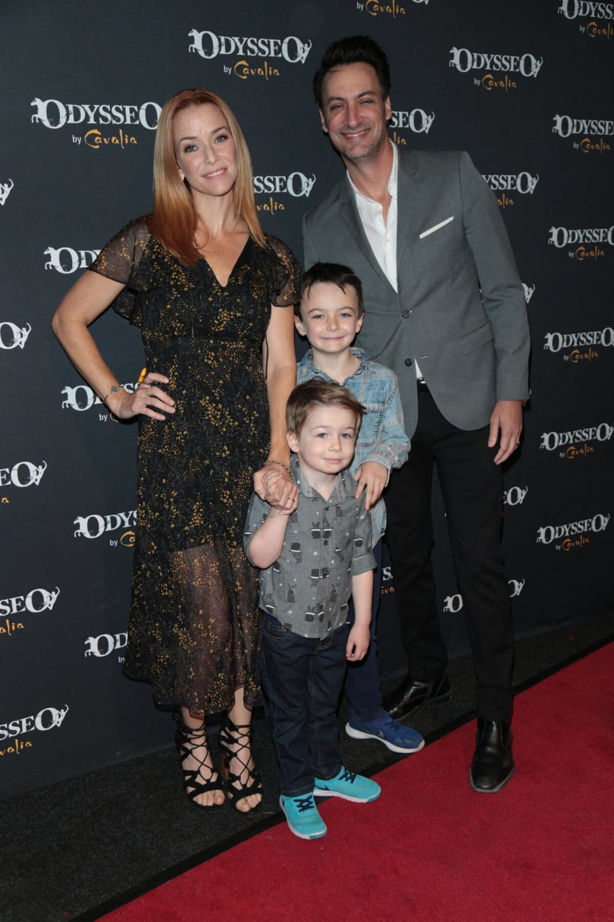 Photo : Annie Wersching avec son mari Stephen Full et ses enfants ...