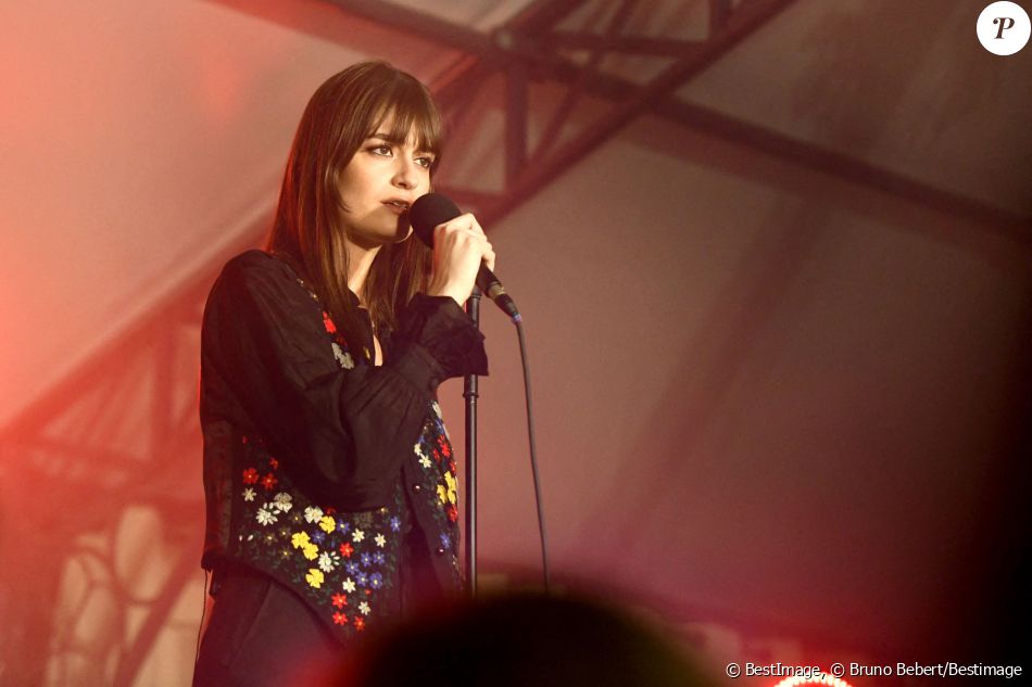 Exclusif - Clara Luciani en concert très privé organisé par la radio ...